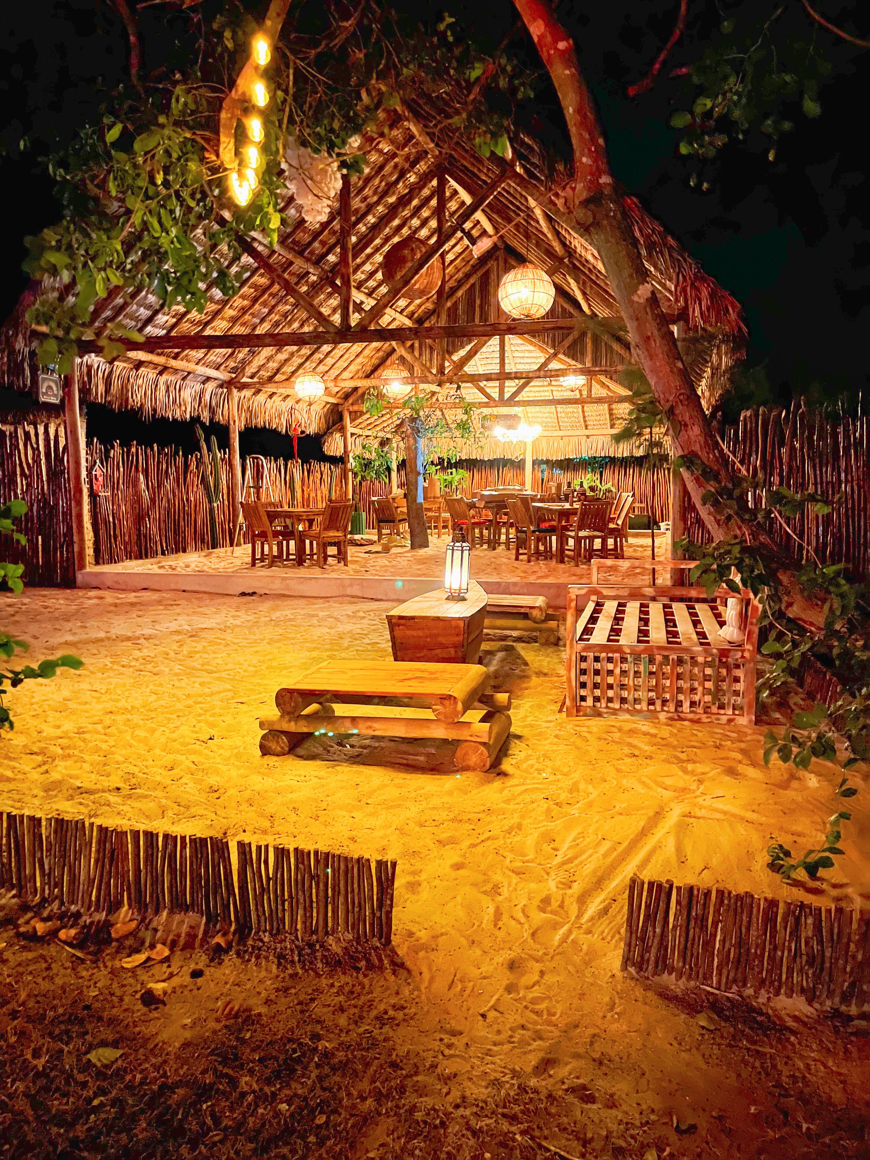 Serviço de café da manhã, culinária brasileira, vistas para a piscina 