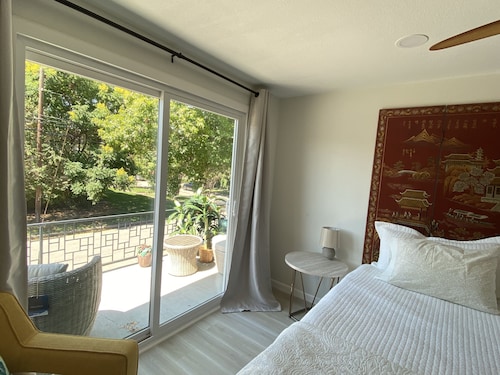 Montrose Comfort And Elegance *2br/1ba Condo - Houston, TX