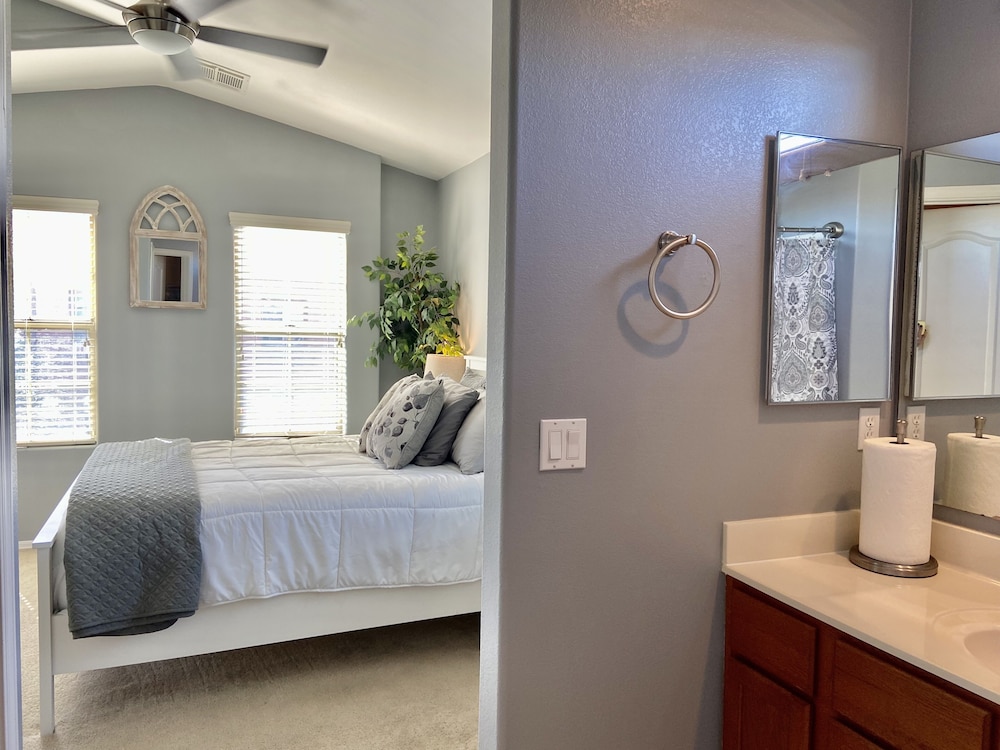 Lux!! 2bd 2ba Condo In Mesa/ Phoenix Metro Area - Mesa, AZ