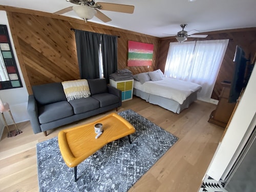Malibu Mountain Cottage Near The Beach! - Malibu