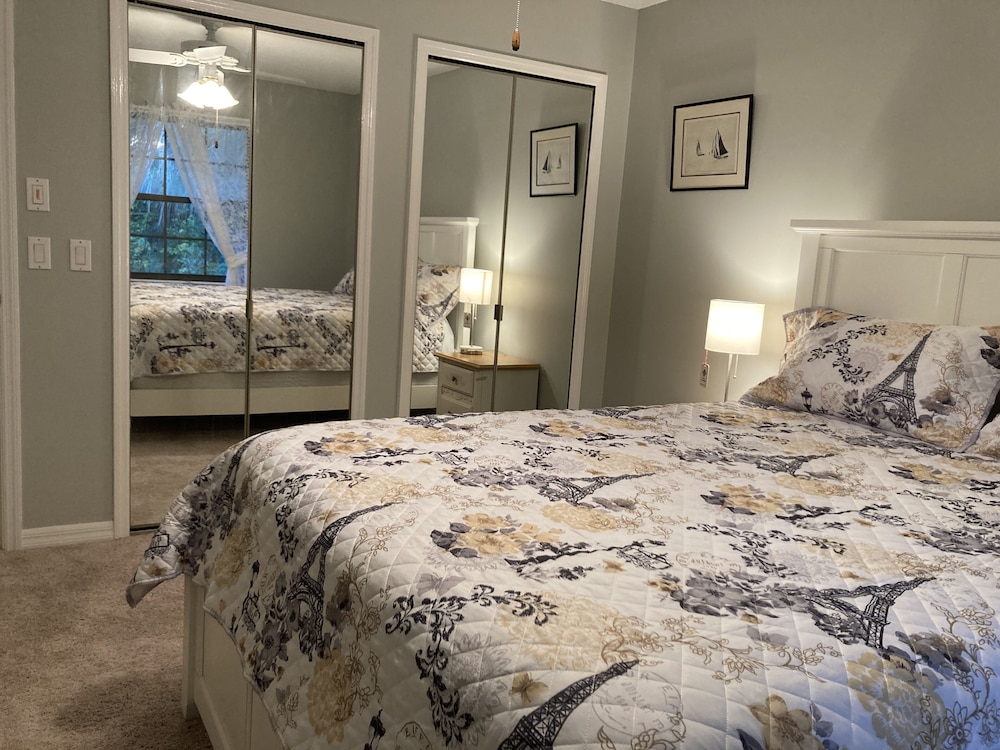 Flamingo 🦩 Private Heated Pool House: Short Drive To St Augustine, Daytona Beach - Palm Coast, FL