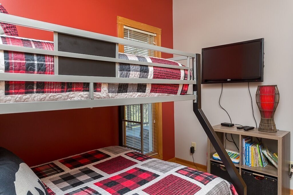 Unique Massanutten Lodge, Hot Tub, Game Room W/foosball And Gorgeous Views!! - Massanutten, VA