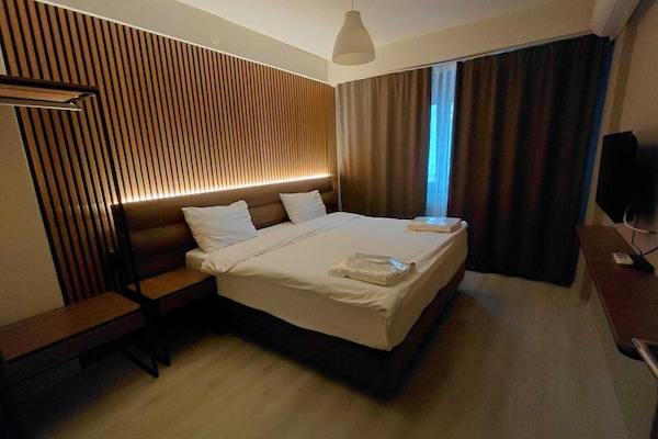 Quarto casal | Frigobar, ferros/tábuas de passar roupa, Wi-Fi de cortesia