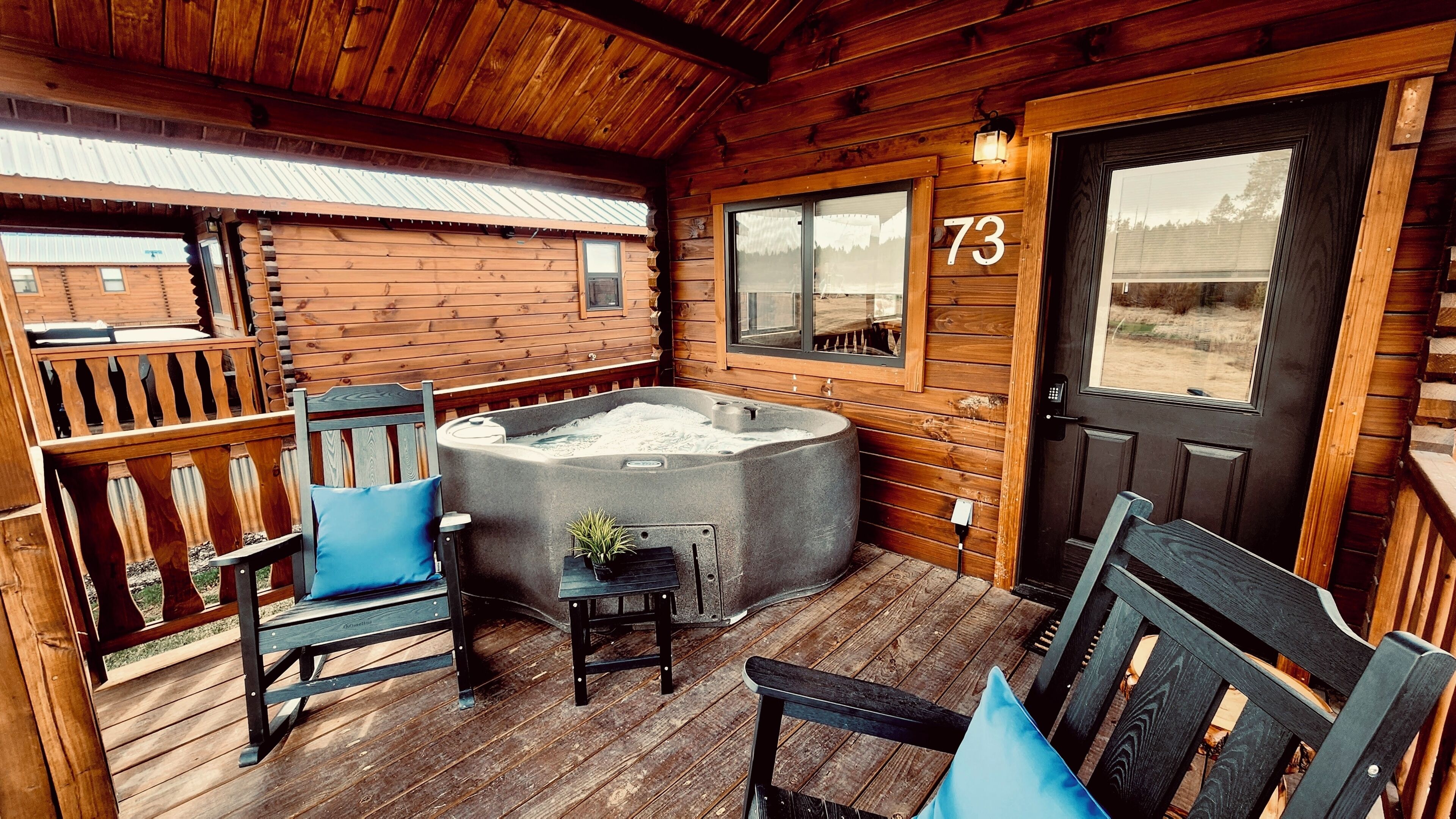 Cabine (Willow, Private Hot Tub) | Ferro/tábua de engomar, berços/camas para crianças grátis, Wi-fi grátis 