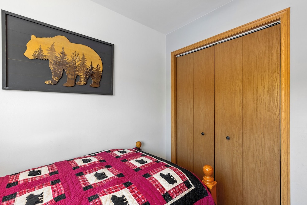 Cozy Condo Located Minutes From The Biggest Skiing In America - Mirror Lake, Gallatin Gateway