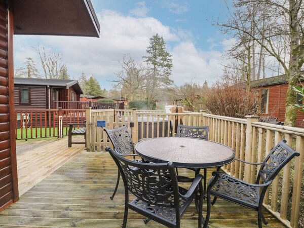 Damson Lodge, Pet Friendly, With Hot Tub In Windermere - Coniston