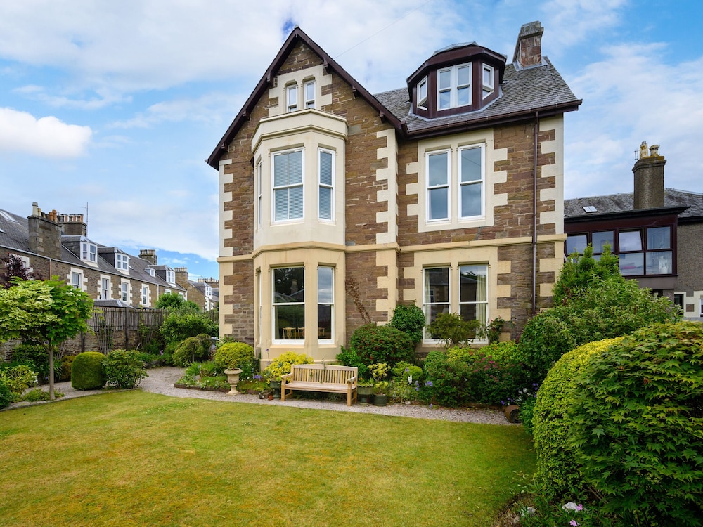 West Deyne - Dundee
