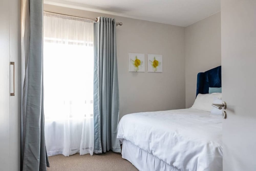Lovely Modern 2 Bedroom Apartment With Pool. - Lanseria