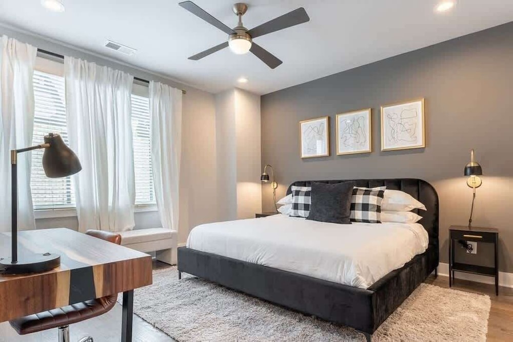 New Side By Side Nashville Homes - Sleeps 24 - Tennessee