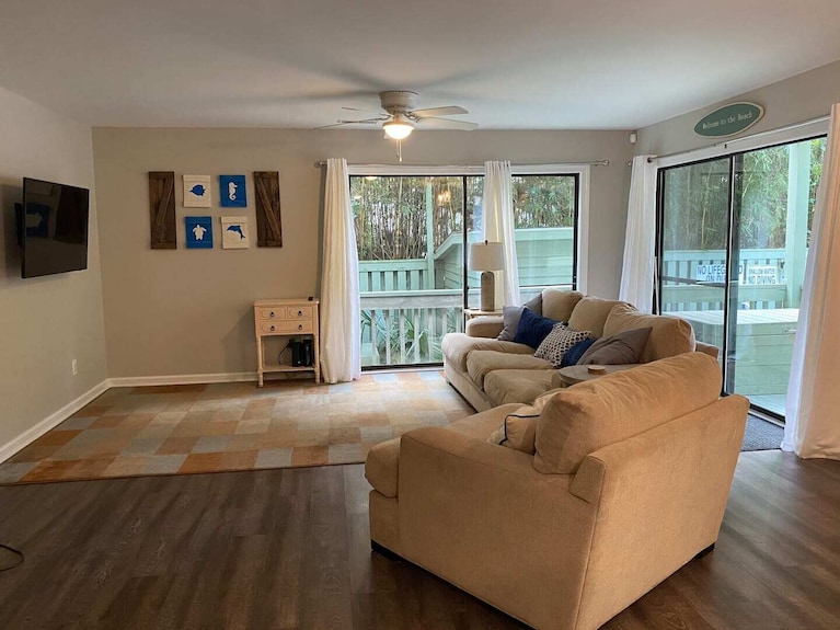 1 Block From Beach, Updated First Floor 1200sqft Condo 2bd 2ba - Pets Welcome - Myrtle Beach, SC
