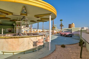 Bar junto à piscina