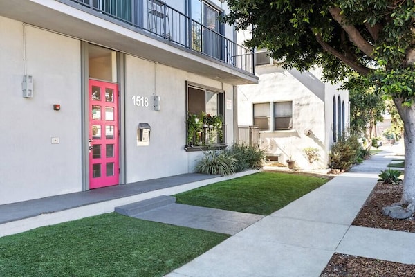 Double King Suite With Patio Dining And Parking - Seal Beach, CA