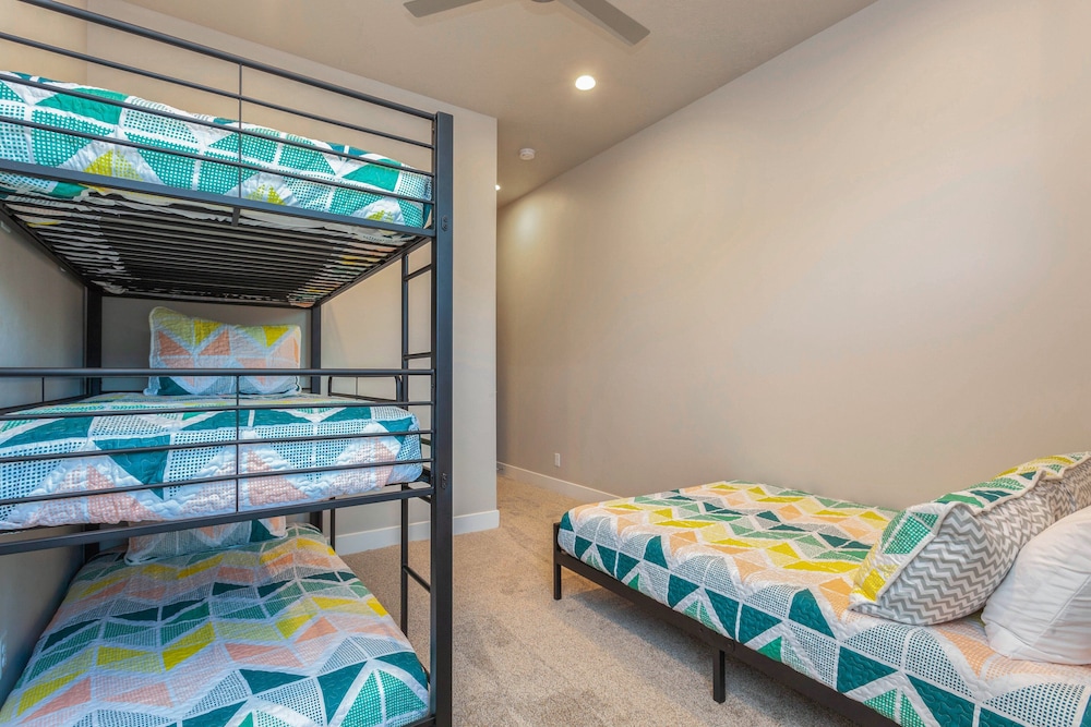 The Gathering Place | Private Hot Tub, Kayaks, Bbq Grill & Beautiful Resort Pool - 유타