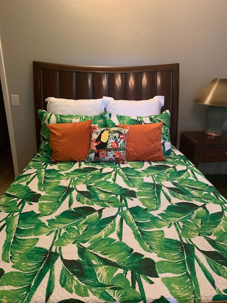 Bamboo Bayou Getaway! Gorgeous Bamboo And Oaks With A Pond - North Fort Myers, FL