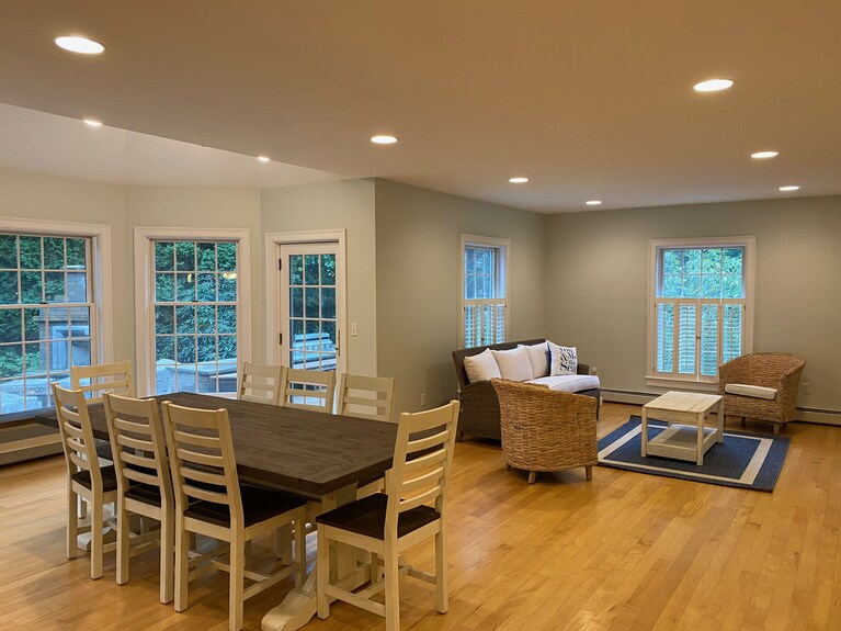 Stunning 4 Bedroom With Access To Private Beach - Dartmouth, MA