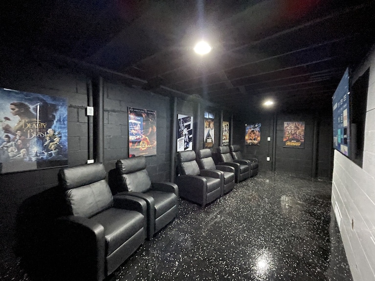 Cozy 3br, Theater Room & Firepit\nno Cleaning Fee! - Salina, KS