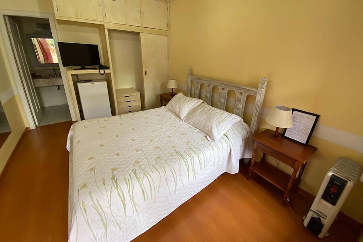 Quarto Duplo Standard | Secretária, berço de viagem, Wi-fi grátis, roupa de cama fornecida 
