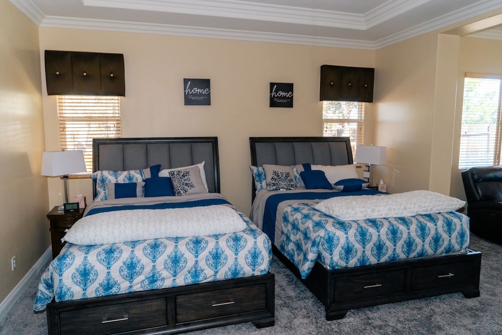 Luxury Home 3300 Sq Ft, Spacious With Beautiful Patio - Apple Valley, CA