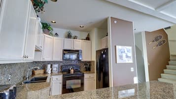 Casa geminada, 4 quartos | Cozinha privada | Geladeira, fogão, cafeteira/chaleira, torradeira
