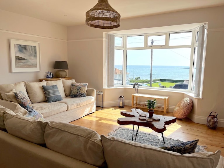 Beautiful Seafront Holiday Home,hot Tub,stunning Views, By The Beach/coast Path - Looe