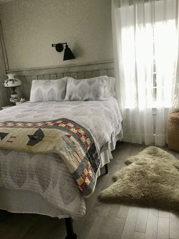 Veronica’s Place - Brand New, Roomy Cottage On The Bras D'or Lakes - Nova Scotia