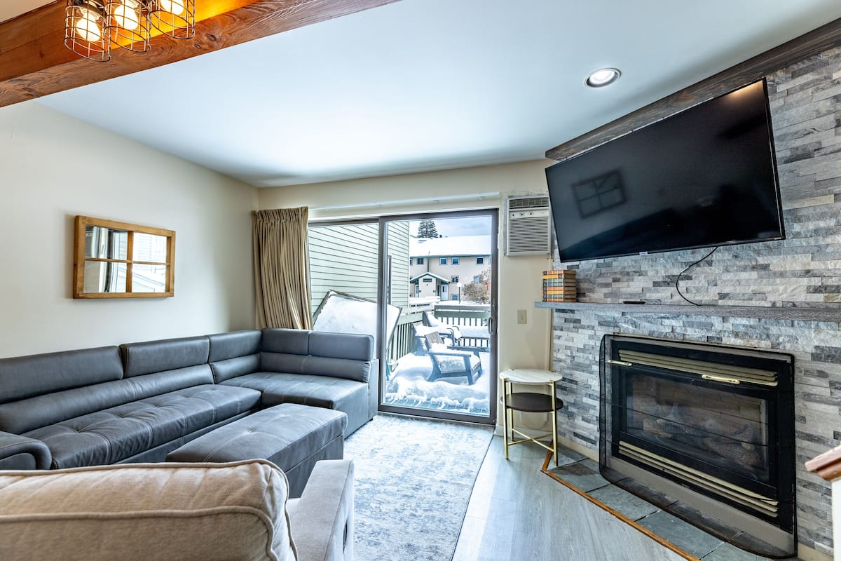 Apartamento Premium em Condomínio Fechado, 4 quartos, cozinha | Sala | Televisor LCD de 32 polegadas com canais por cabo, televisor