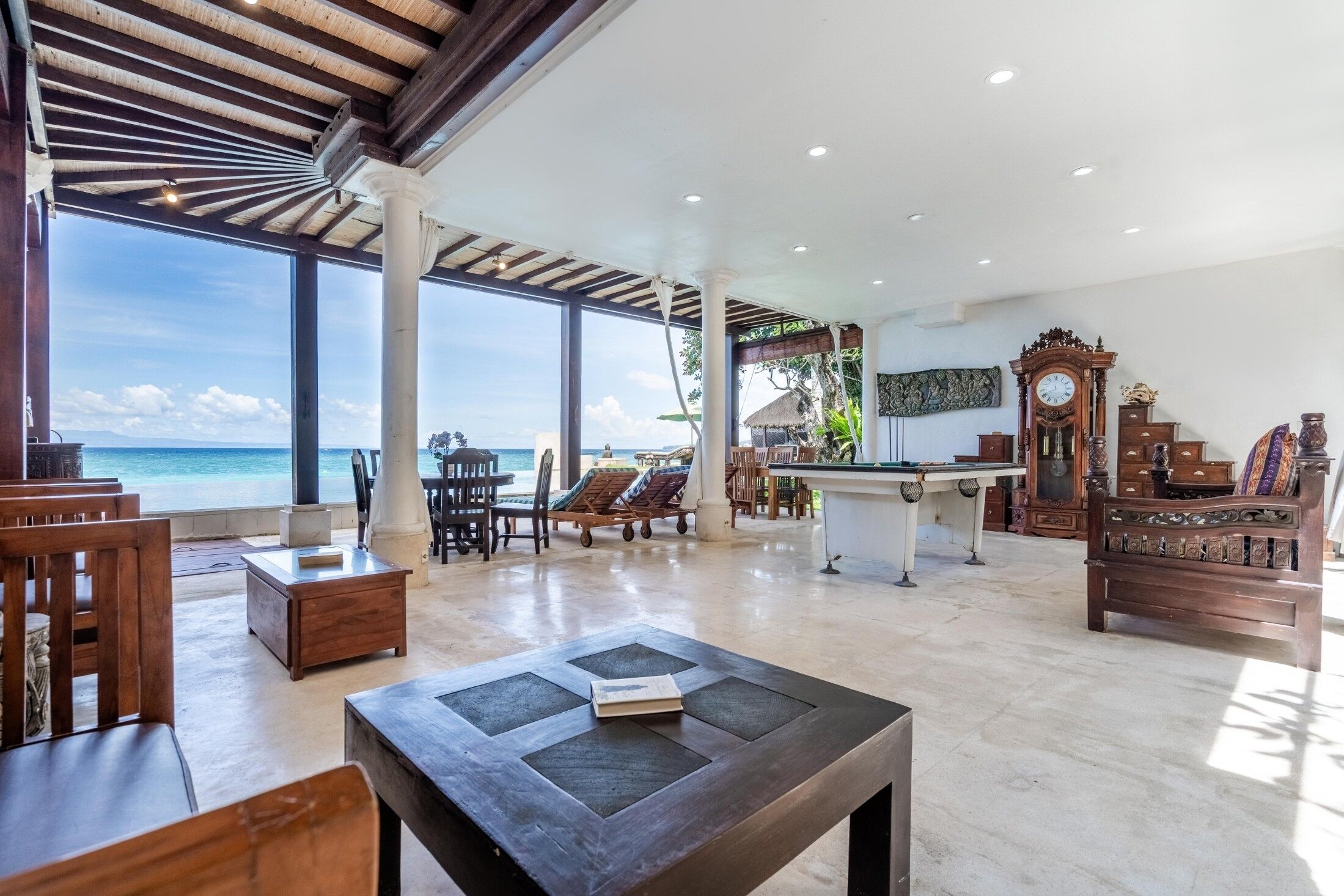 Beachfront Group Property  9 Separate Rooms, 3 Levels | The Village Of Angels - بالي