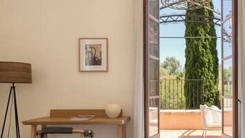 Suite-Estúdio Presidencial, terraço | Lençóis de algodão egípcio, roupa de alta qualidade, edredões de penas