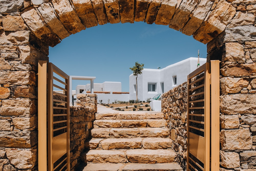 Xerolithos Natural Living - Naxos