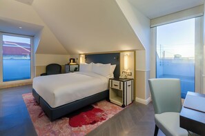 Quarto premium, 1 cama King, sacada (View) | Frigobar, cofres nos quartos, cortinas blackout