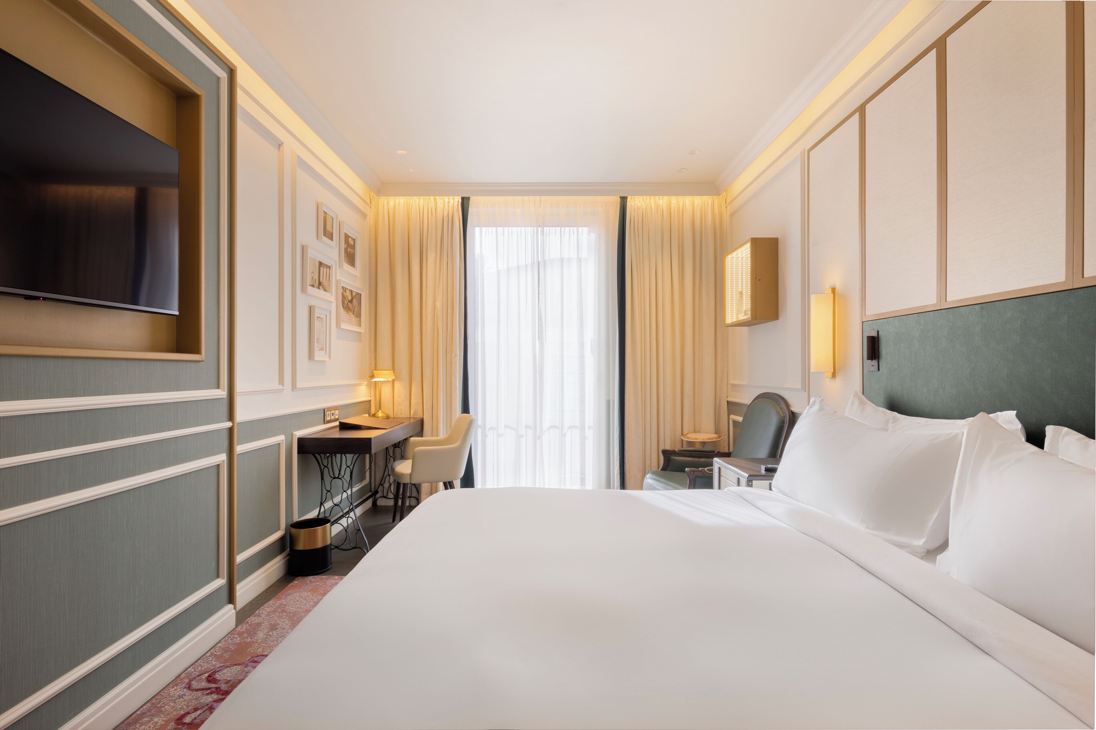 Quarto luxo, 1 cama King | Frigobar, cofres nos quartos, cortinas blackout