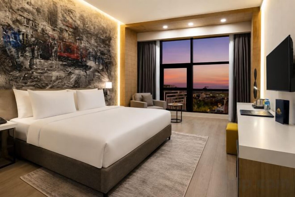 Roupa de alta qualidade, minibar, cofre com capacidade para portátil 
