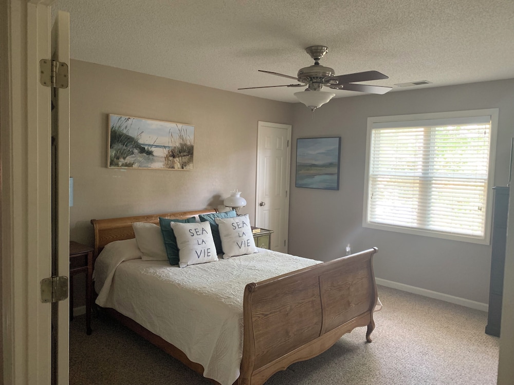 Private, Spacious Beach Retreat With Fenced In Shaded Yard - Kill Devil Hills, NC