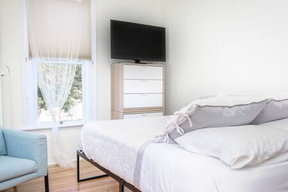 Palmer House, Studio 2, Cozy Downtown Space, Sleeps 4! - Oregon