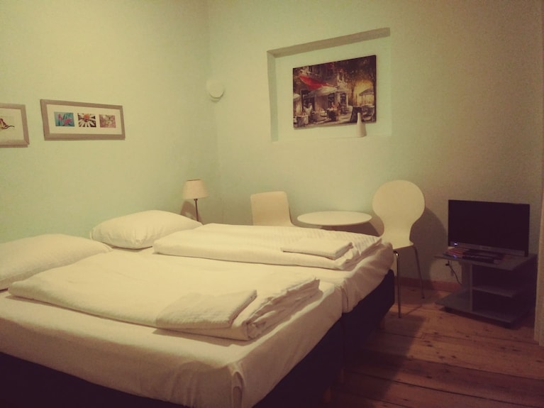 Zimmer 15: Einzelzimmer Mit Bad Auf Der Etage Zum Lichtschacht - Hamburg