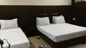 Quarto triplo standard | Wi-Fi de cortesia, roupa de cama