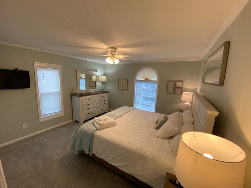 Walk To Beach, Fish In Backyard, Private Pool, Sleep 14 - Virginia Beach, VA