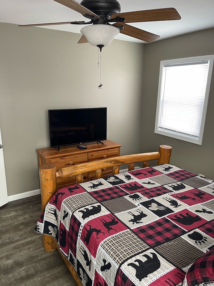 Rustic Country Cabin - Michigan
