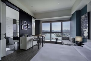 Quarto Deluxe, 1 cama king-size, vista para o lago | Vista do quarto