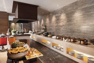 Pequeno-almoço tipo buffet diário (1000 INR por pessoa) 