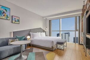 Quarto Superior, 1 cama queen-size, não fumadores, Vista para a cidade | Minibar com produtos grátis, cofre no quarto 