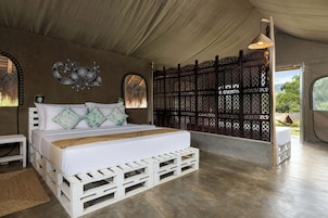 Quarto Quádruplo Deluxe | Secretária, roupa de cama fornecida 