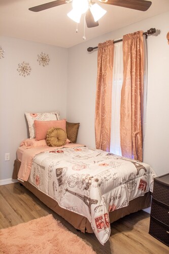 Cozy, Clean Sanford Cottage - Sanford, FL