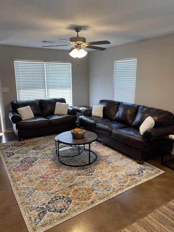 In The Heart Of Waco, Convenience + Comfort - 웨이코