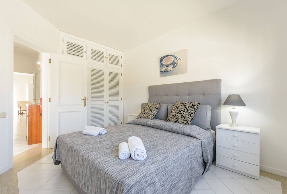 Lovely Apartment, Ac, Wifi, Garage And Pools, Facing South, Good Location - Albufeira