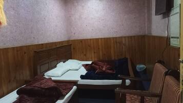 Quarto Triplo Deluxe | Ferro/tábua de engomar, Wi-fi grátis