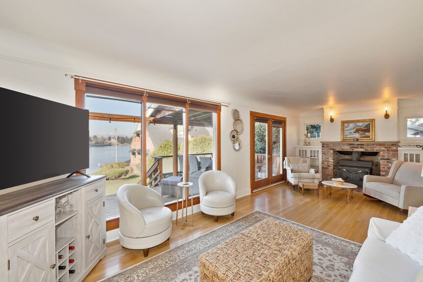Waterfront Beach Cottage - Silverdale, WA