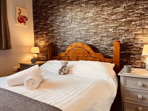 Quarto casal clássico, suíte | 1 quarto, Wi-Fi de cortesia