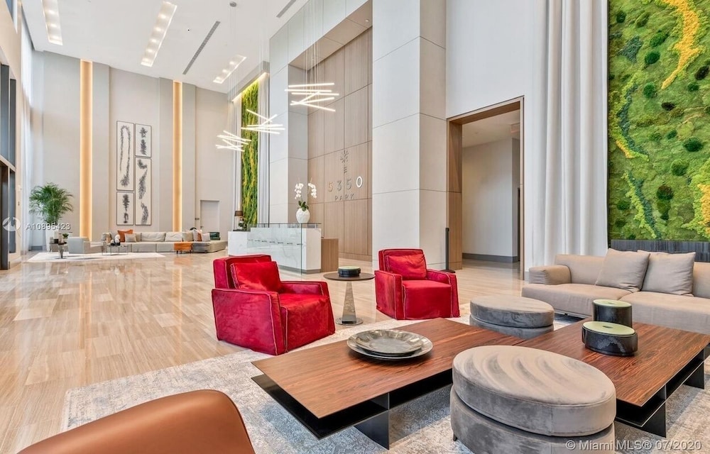 Beautiful Condo At Downtown Doral! - Doral, FL