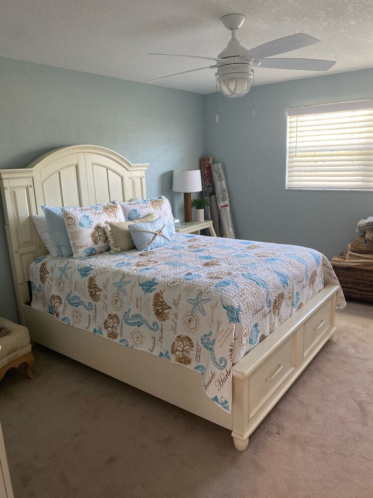 Insta-worthy Beach House W/ Pool. *200ft From No-drive Beach!!! - Ormond Beach, FL